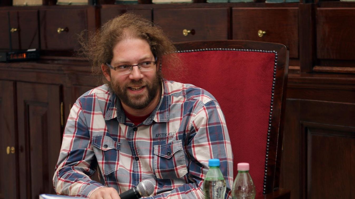 Varró Dániel, az urbánus költő a kertben