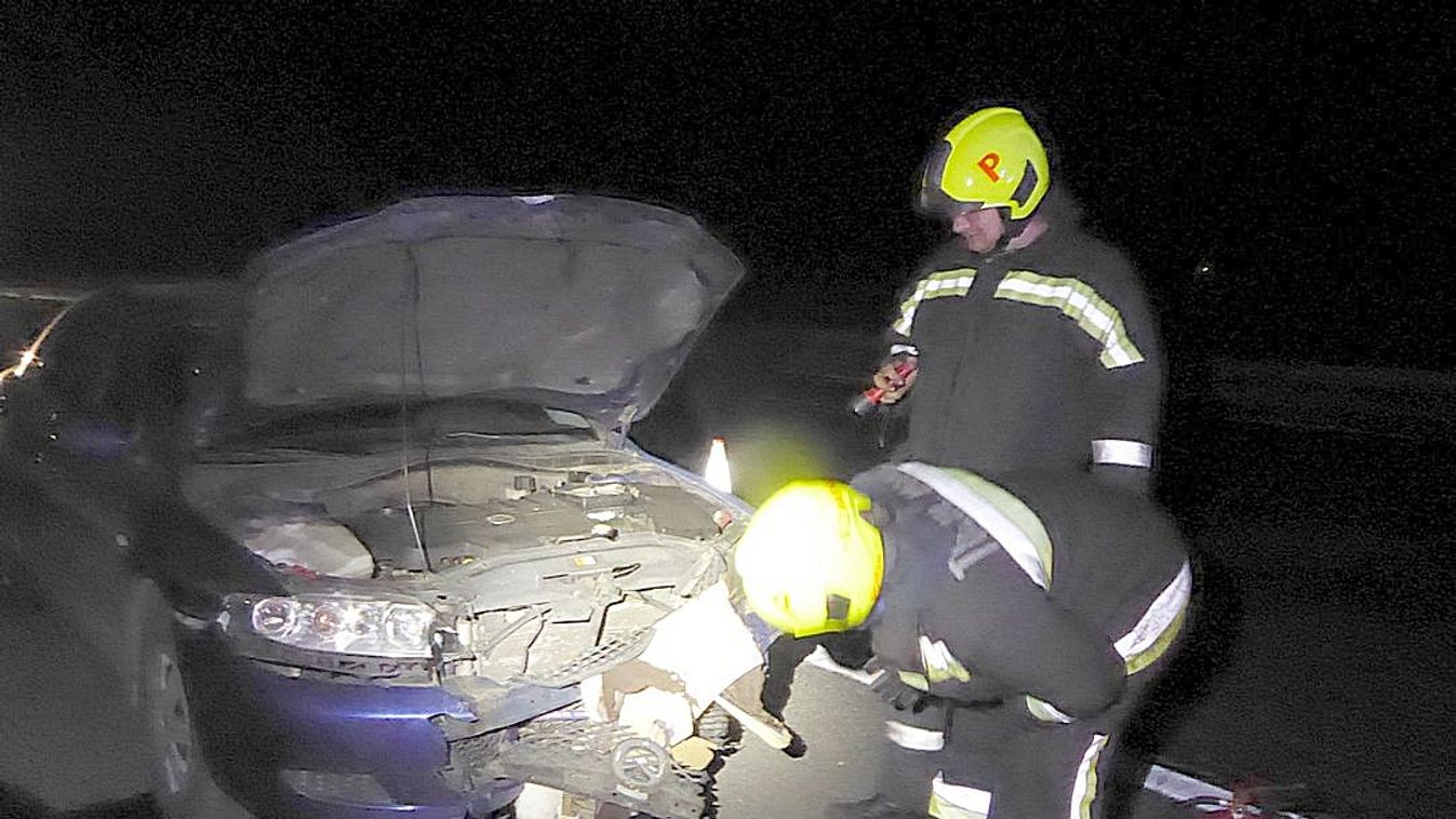 Kanapéval ütközött este egy Mazda az M7-esen