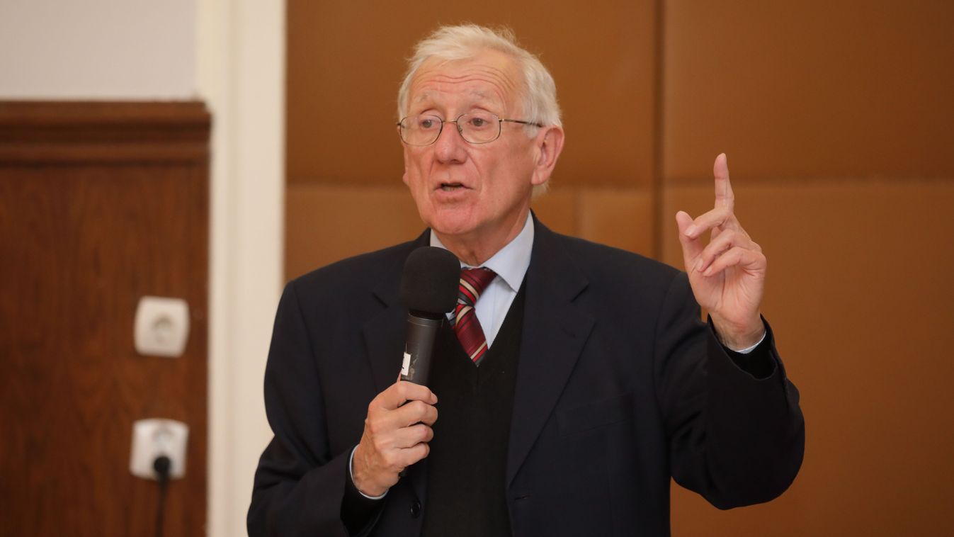 Katonadalokról elméletben, gyakorlatban