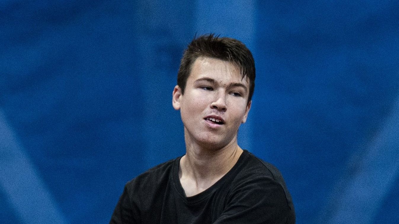 Ezer helyet léphet előre