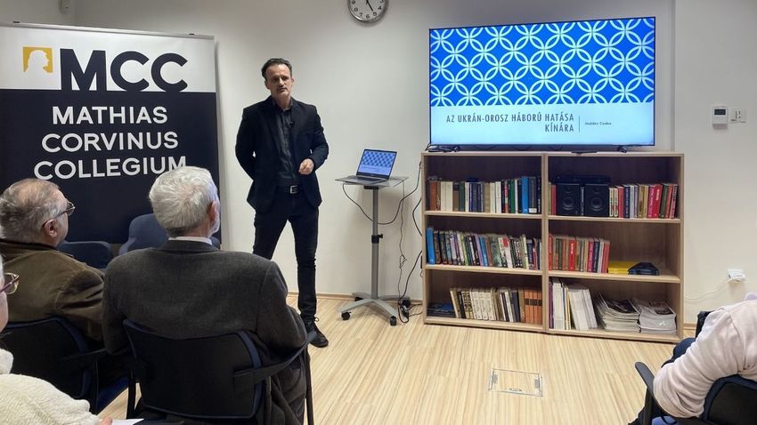 FEOL - Moldicz Csaba politikai és gazdasági szempontból is vizsgálta a ...