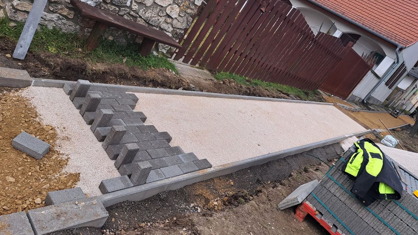 Kétszáz méternél is hosszabb szakaszon lesz új járda