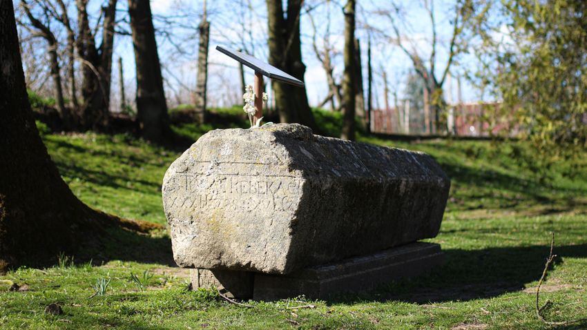 FEOL - Az enyingi lány hátborzongató története: Rebeka, akit kivetett magából a föld