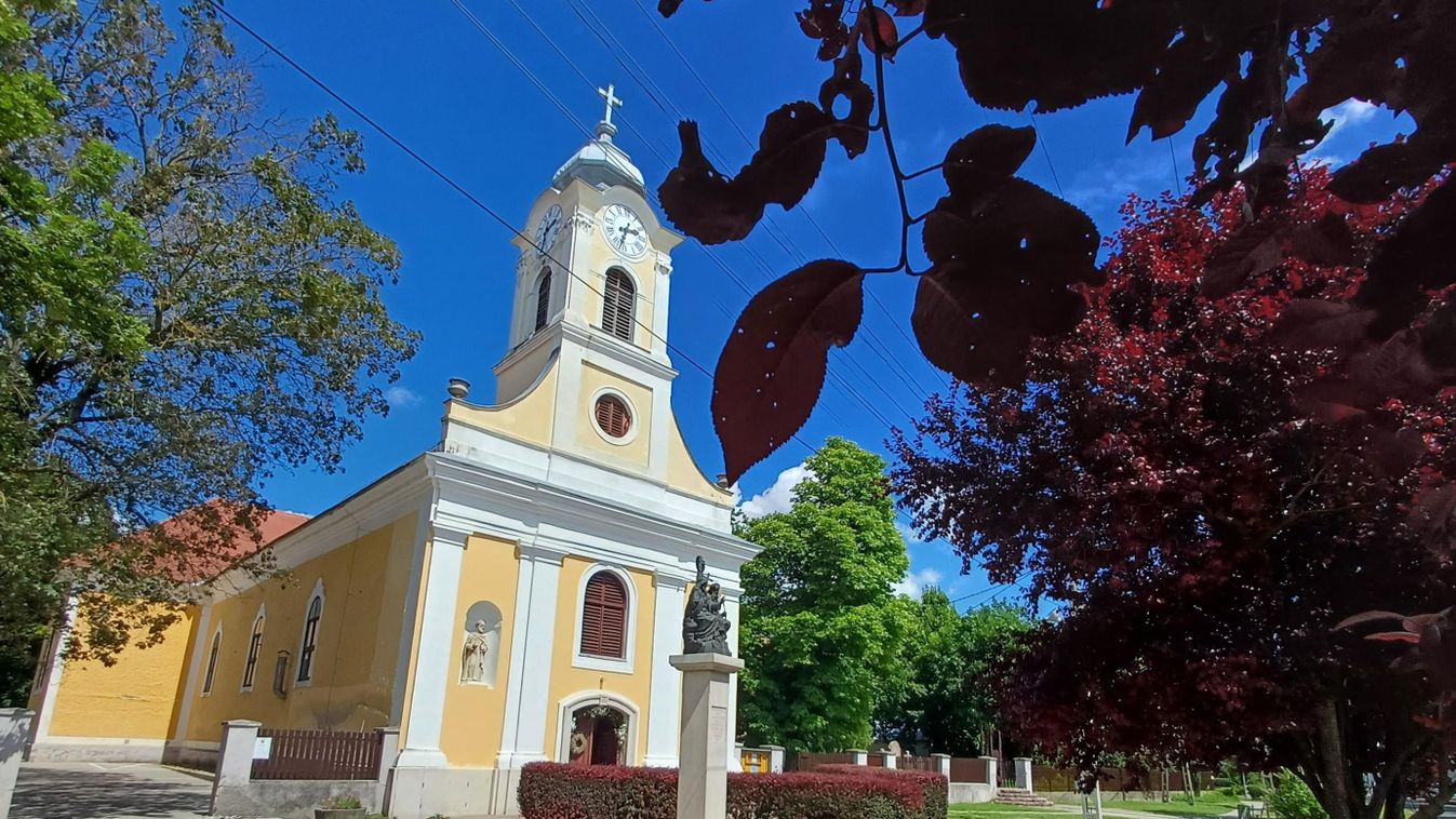 Könyv és film készült a 300 éves adonyi templomról (galéria, videó)
