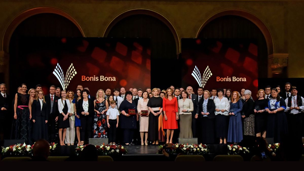 Bonis Bona: két Fejér megyei pedagógus is elismertek