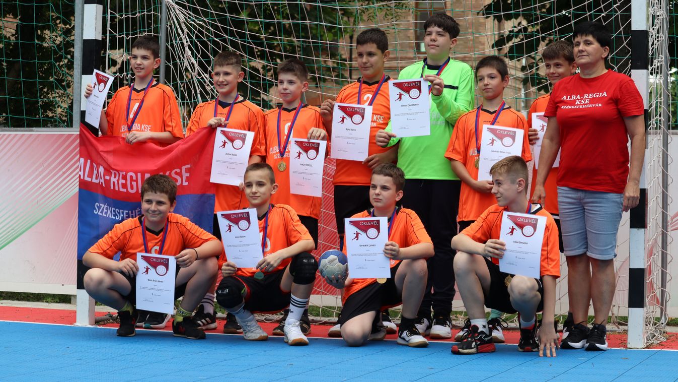 Cser-Palkovics András díjazta a verhetetlen U12-es csapatot