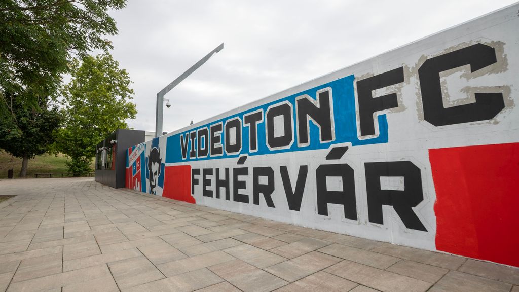 Látványos utcai falfestményt készítenek a Videoton ultrái