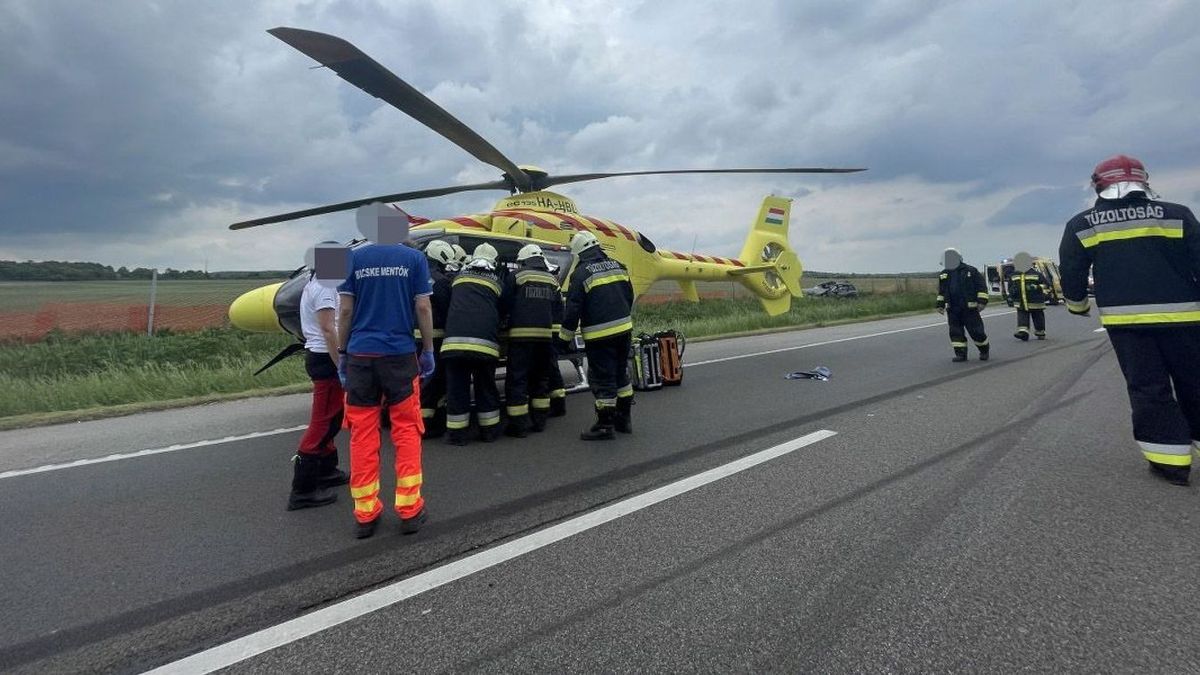 Mentőhelikopter szállt le az M1-esen, lezárták az autópályát