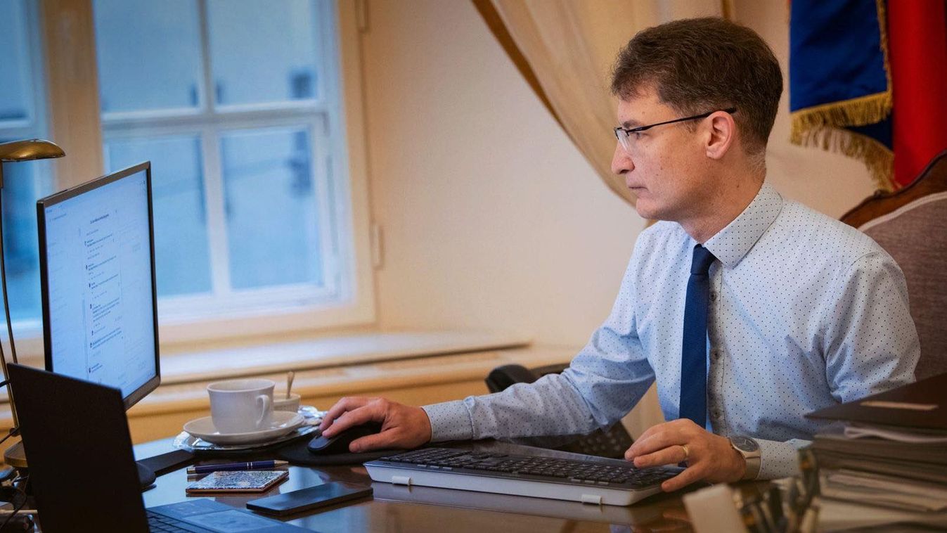 Égető kérdésekre válaszolt Székesfehérvár polgármestere