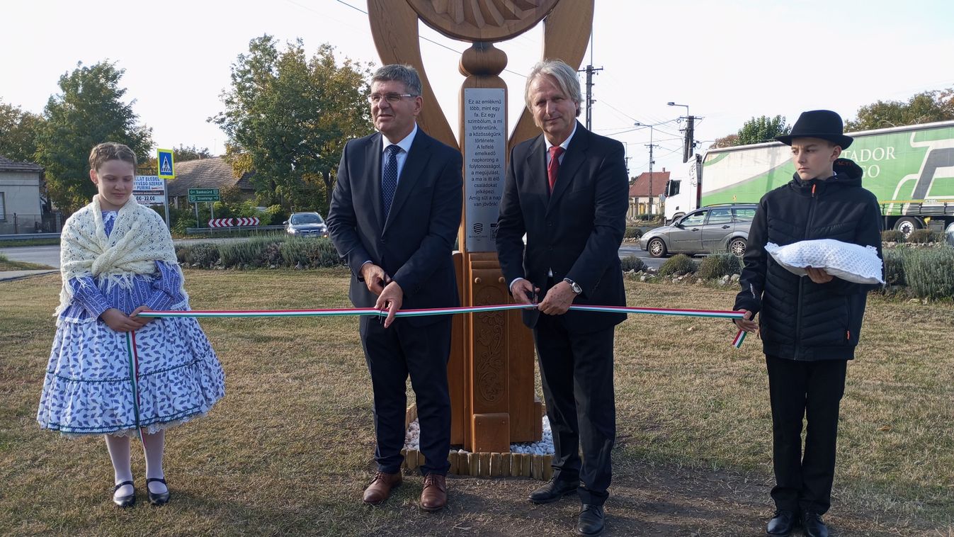 Megemlékezés Cecén, ünnepi pillanatok!