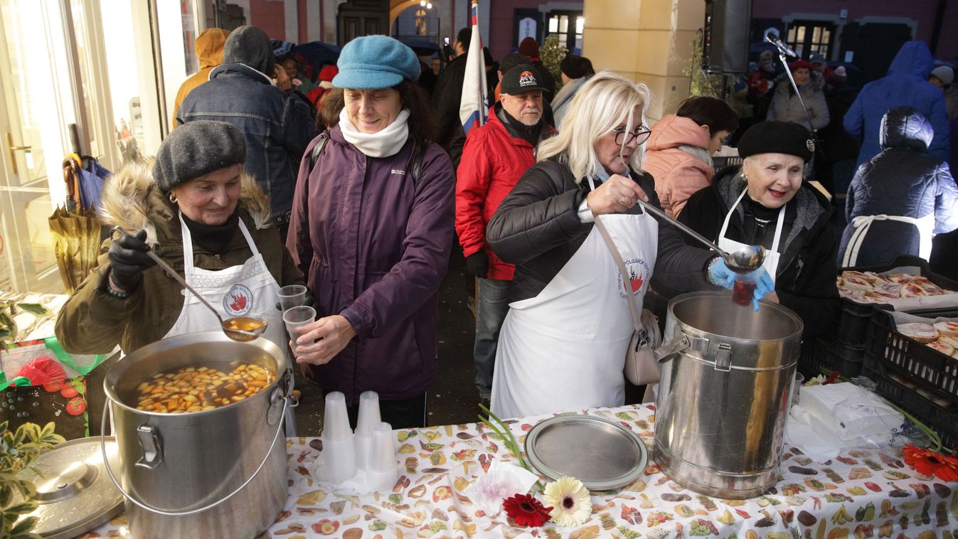 Katalin nap: elmaradt a néptánc, de a virág és a jókedv most sem ...