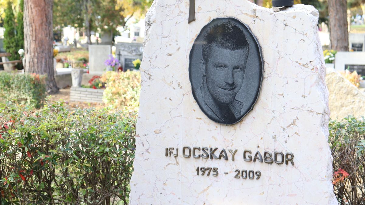 Így néz ki a legendás Ifj. Ocskay Gábor sírhelye