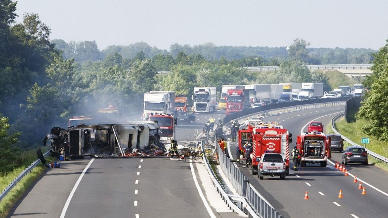 M7-es autópálya: Horrorbalesetet rögzített a kamera a sztrádán!