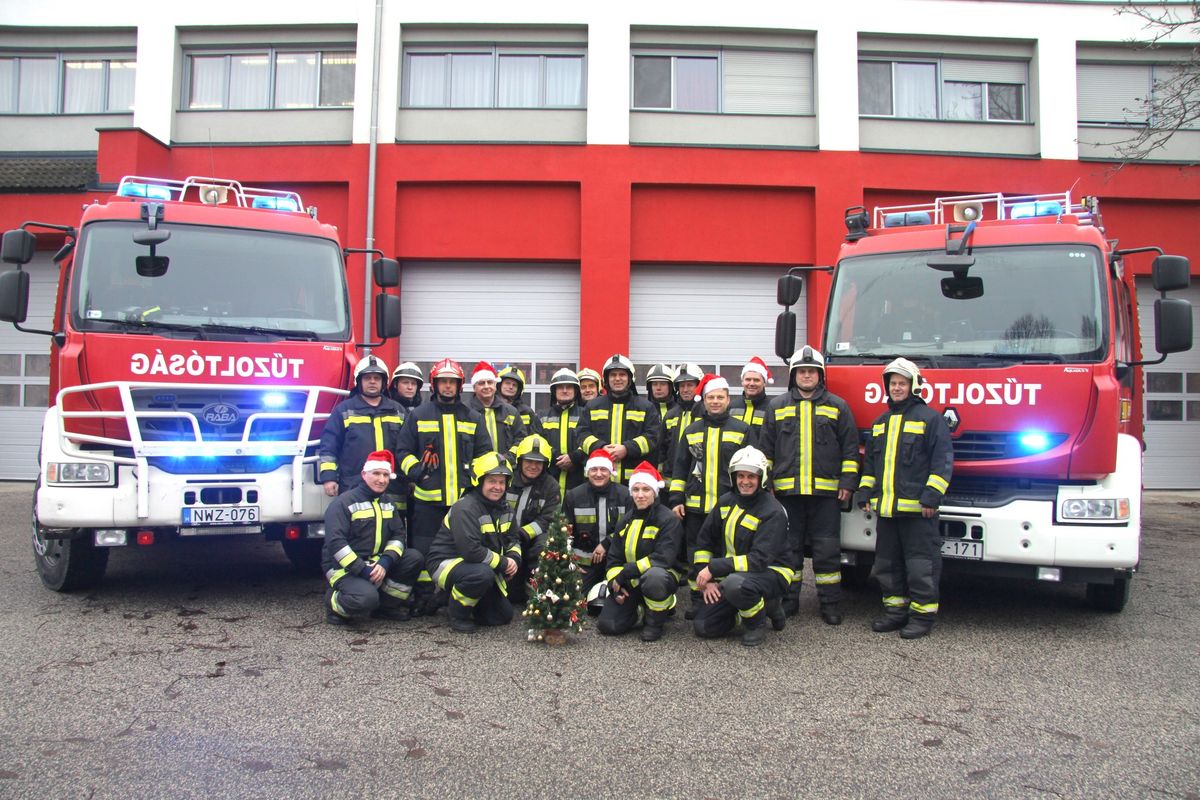 A tűzoltók karácsonykor is szolgálatban