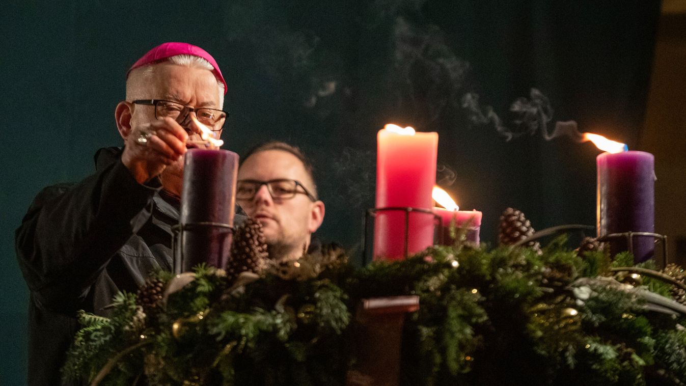 Adventi gyertyagyújtás: megggyújtották a negyedik gyertyát a Püspökség ...