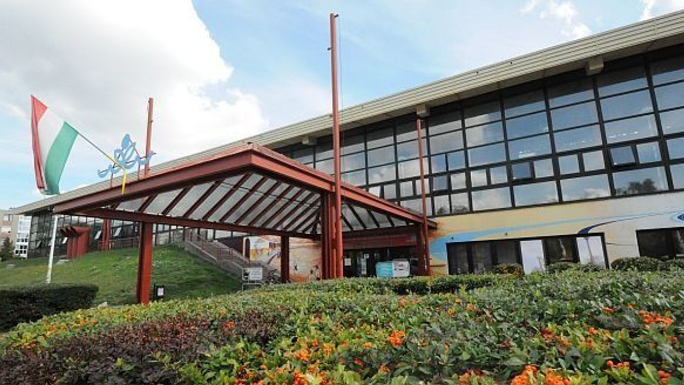 Ünnepi nyitvatartás Fehérváron: így tartanak nyitva a főbb helyek