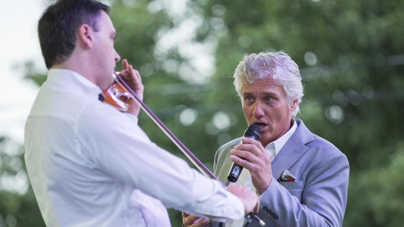 Karácsonyi koncert Székesfehérváron − Buch Tibor ismét a színpadon