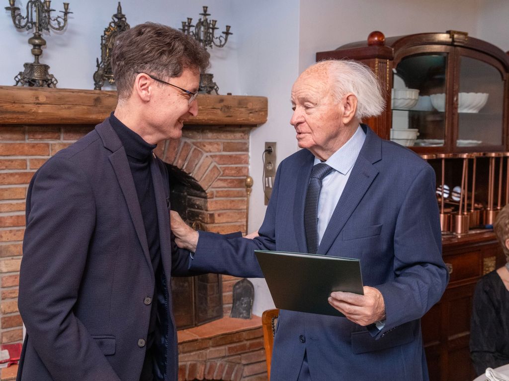Dr. Gálicz Tibor 90 éves lett: generációk tanítóját köszöntötték ...