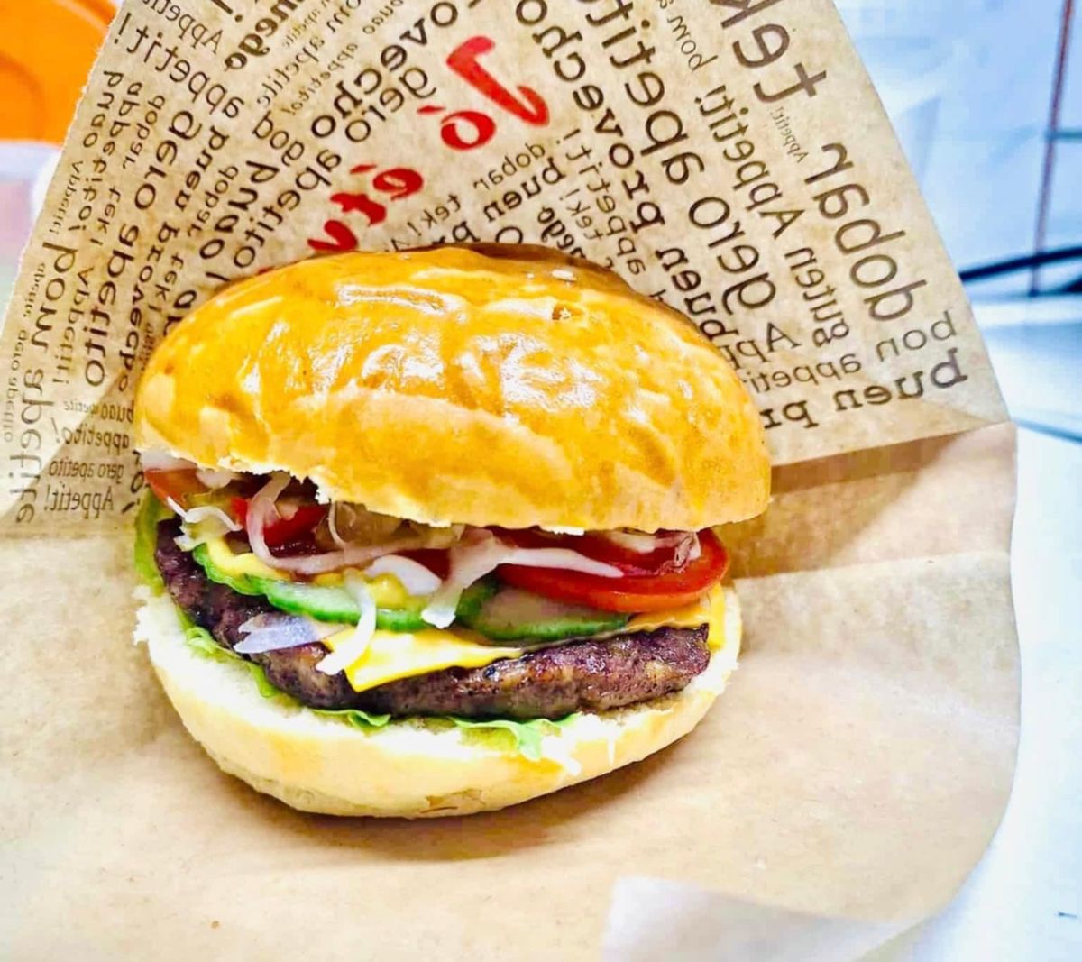 Bezár Fejér egyik kedvenc gyorsétterme, a Mama Burger