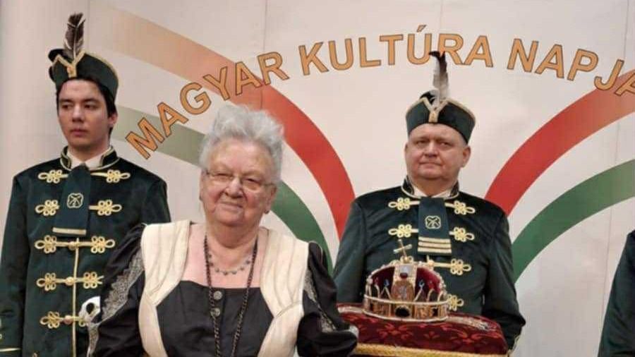 Büszke lakosára a falu: rangos elismerést kapott Buzás Lajosné