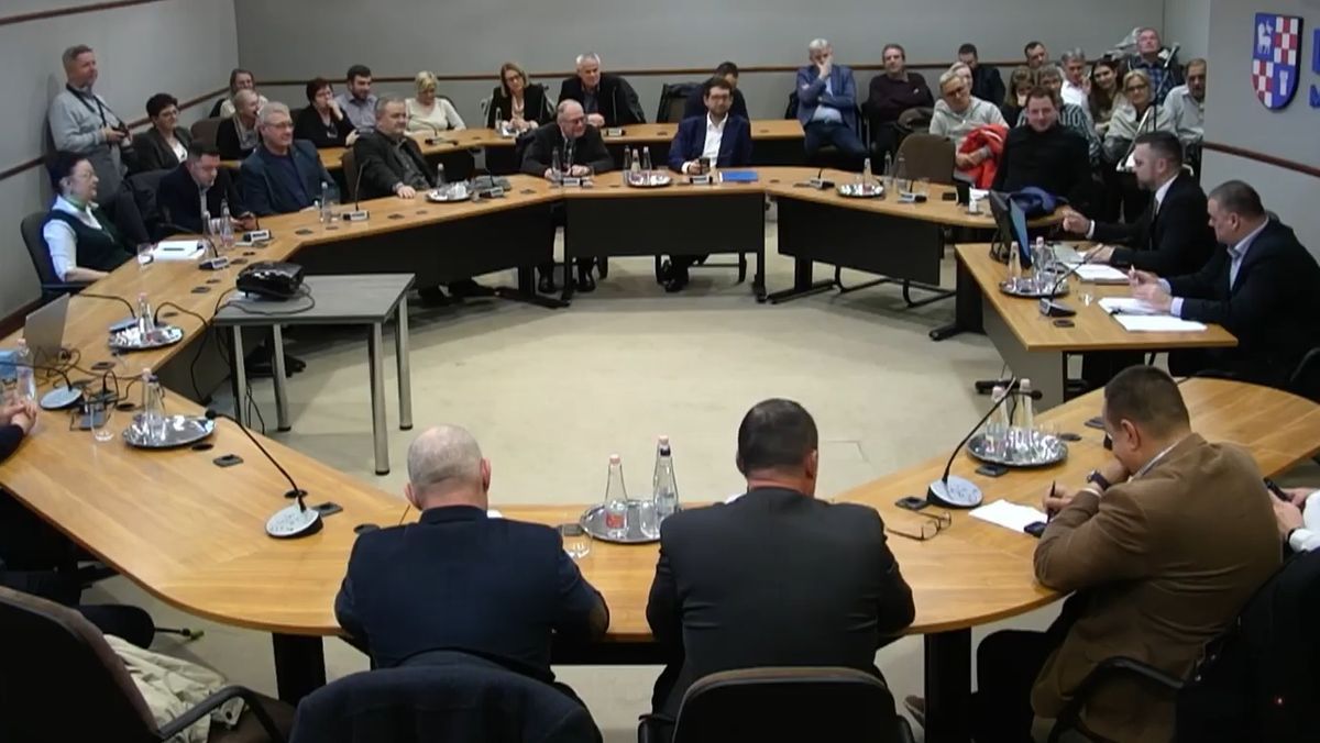 Mezei Zsolt neve is előkerült a dunaújvárosi közmeghallgatáson