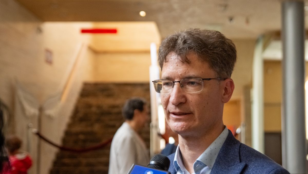 Színházbérlet: Cser-Palkovics András is megvette bérletét a 26/27-es évadra